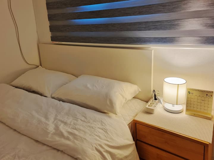 지하철역 도보2분/서울/퀸침대3개/고척스카이돔/따뜻한숙소/초역세권/홍대20분/최대6인가능 - Séoul