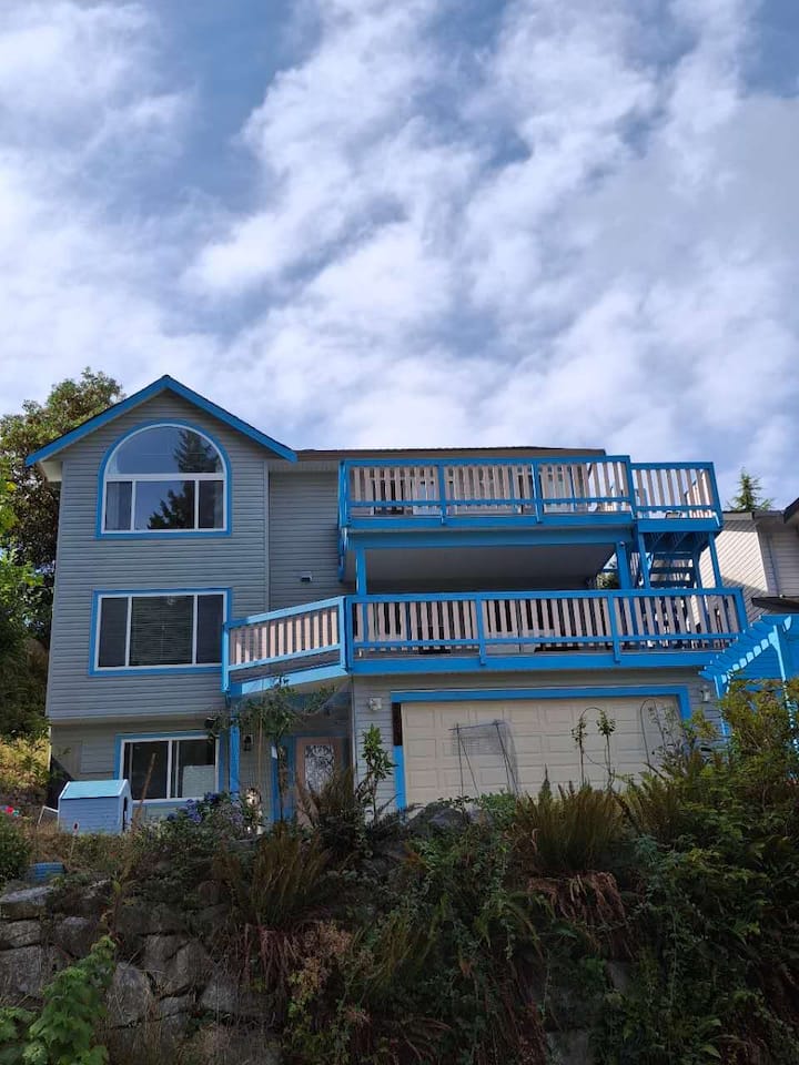 Blue Villa By The Sea - Sechelt
