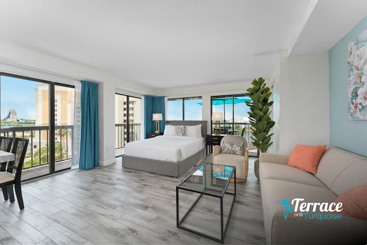 Fireworks View Studio W/terrace & Kitchenette - Orlando, FL