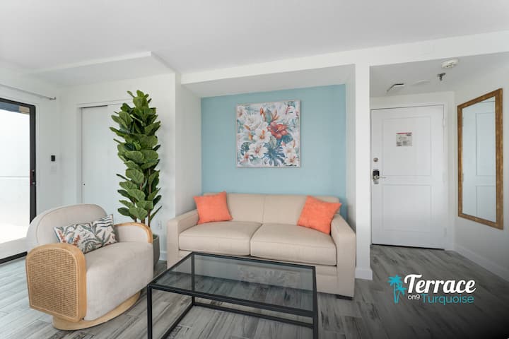 Fireworks View Studio W/terrace & Kitchenette - Orlando, FL