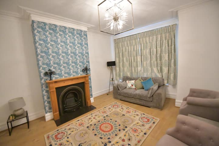 Charming & Cosy Home Stockport - Stockport