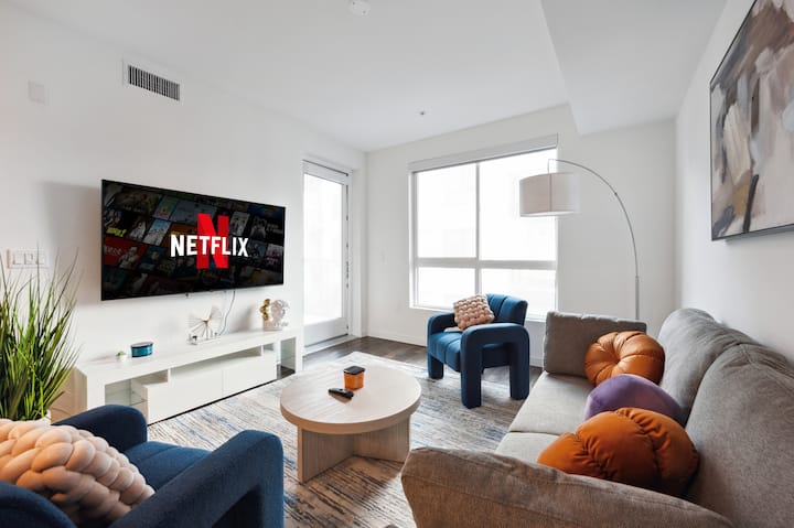 Stylish 1br In Hollywood | Pool, Hot Tub, Parking - West Hollywood, CA