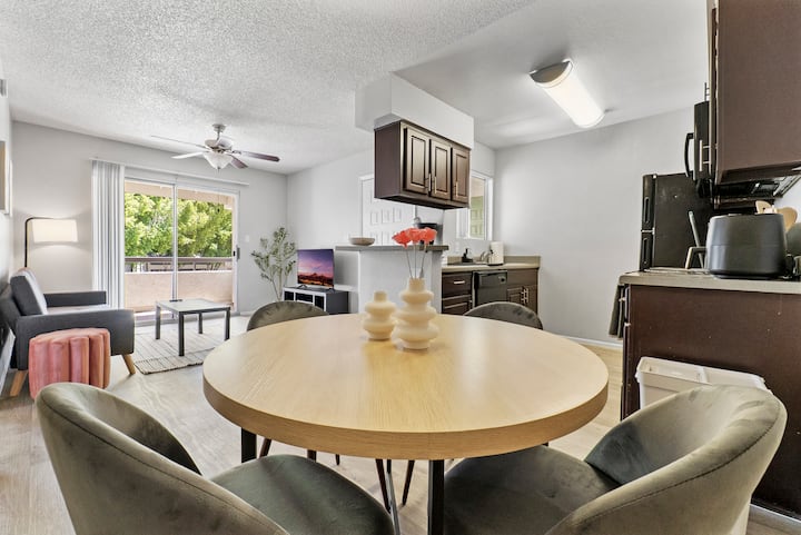 Modern Work‑friendly Retreat - Gilbert, AZ