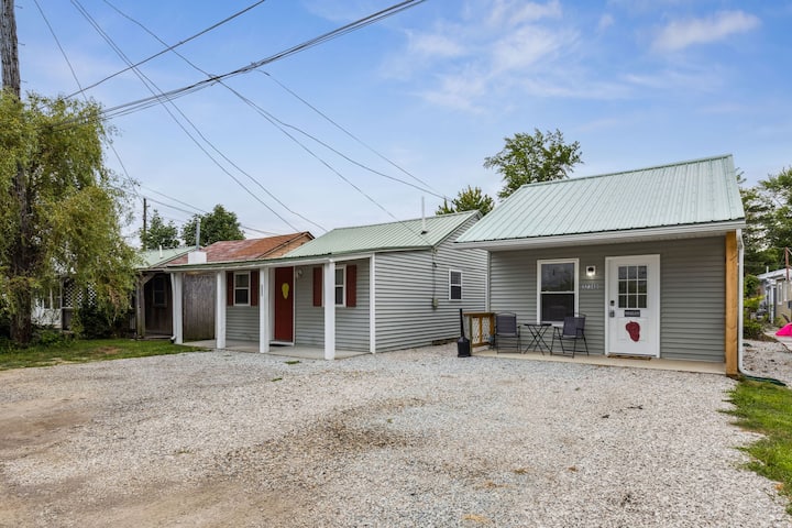 3 Cottages On Gotl Strip • Sleeps 10 • Jacuzzi - 제네바-온-더-레이크