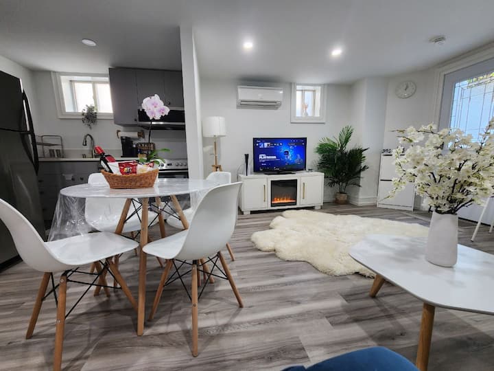 Entire 2br Apt Midtown Toronto. Walk Subway, Shops - Toronto