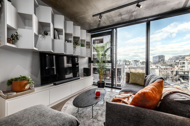 Luxury City Edge Living | Pool & Free Parking - Australia