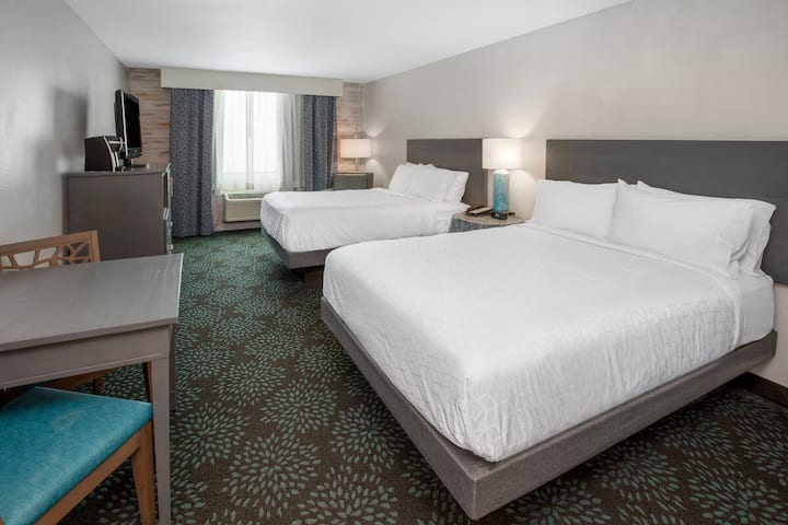 Island Oasis Double Queen Suite-pool, Gym & Beach - South Padre Island