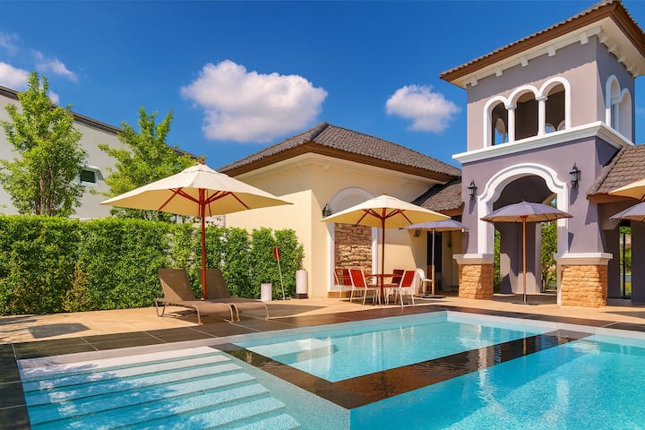 Massive Private 4br Townhouse| Pool& Gym | Bangna - Bang Phli District
