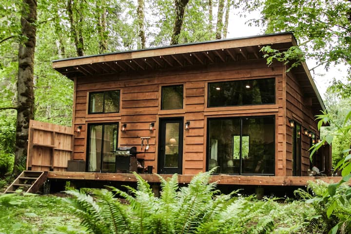 New! Cozy Creekside Cabin - Clatsop State Forest, Seaside