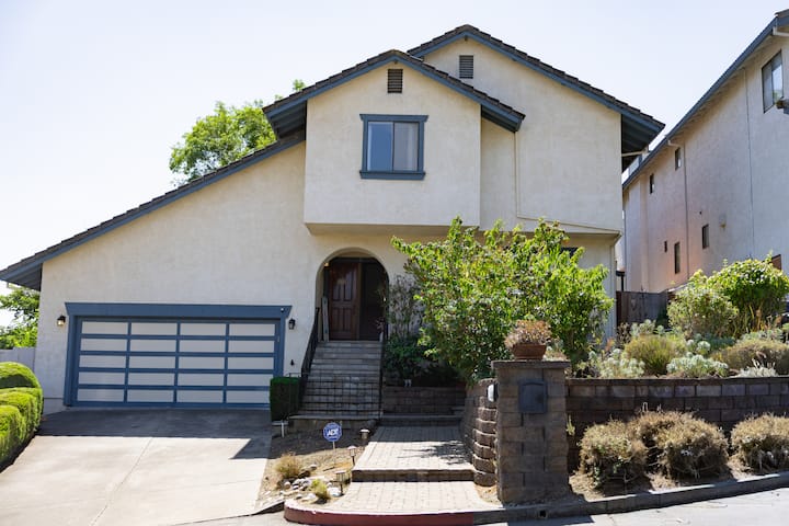 Spacious, 2300 Sqft, 3br/2.5 Ba Entire Cv Home - Castro Valley, CA