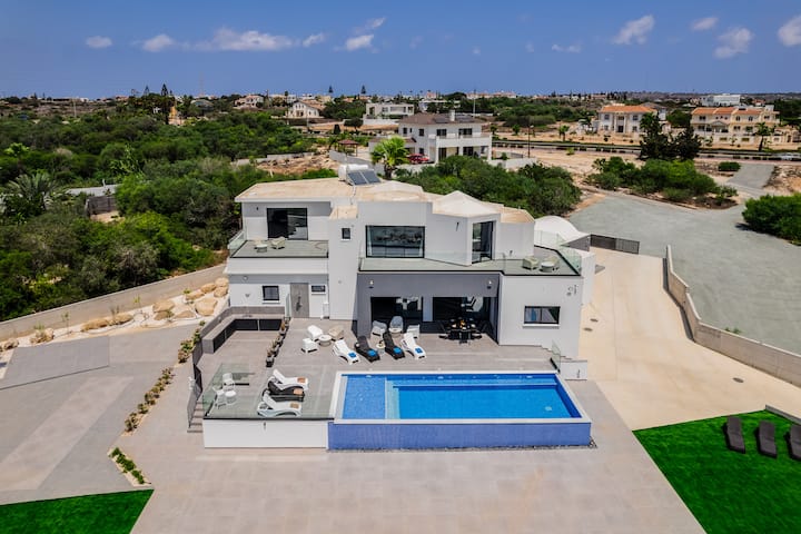Exclusive 7-bdr Villa With Saltwater Heated Pool - キプロス