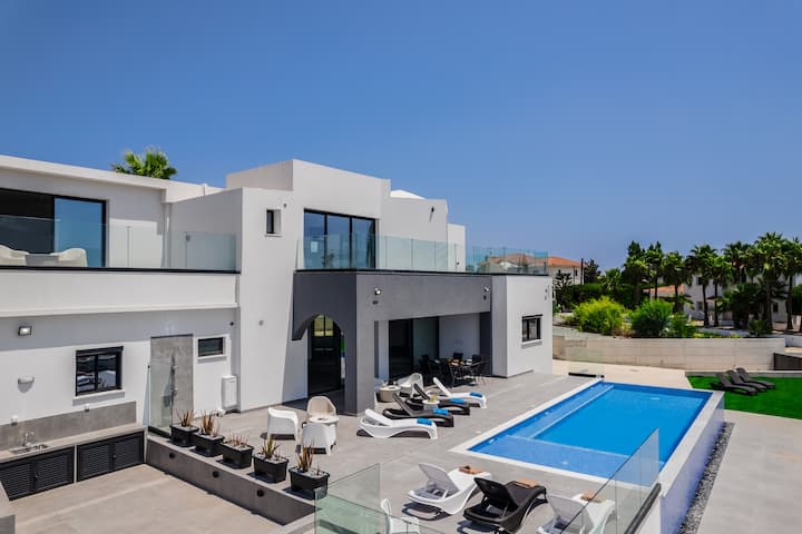 Exclusive 7-bdr Villa With Saltwater Heated Pool - Ayia Napa