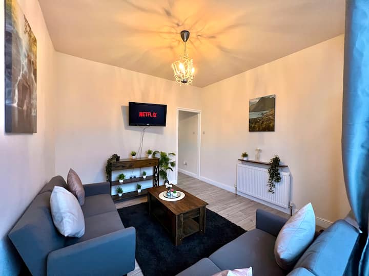 Perfect For Work Trips & Families 2br•parking•wifi - Coventry