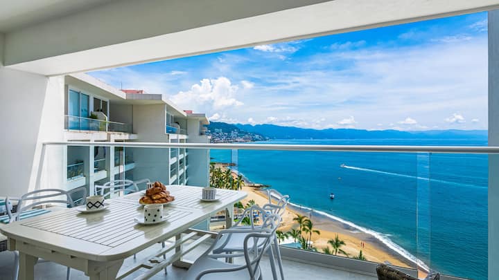 Stylish Beachfront 2br | Balcony Sunsets & Pools - Conchas Chinas