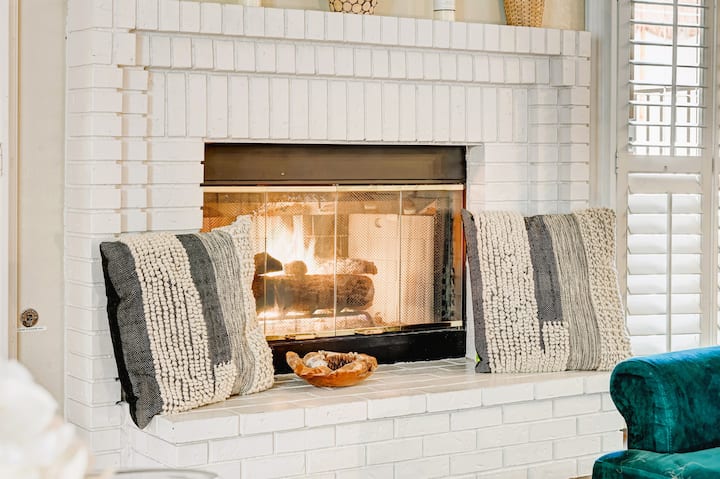 Lux 7br/3ba Villa • Pool+jacuzzi+clubroom+garage+ - Las Vegas, NV