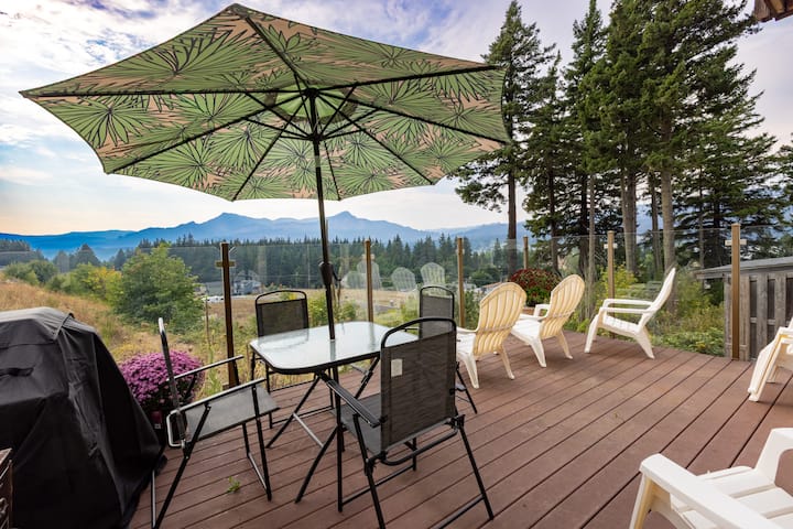 Charming, Cozy Home With Immaculate View - Beacon Rock State Park, Stevenson