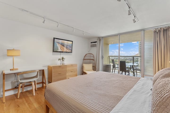 [New] Modern Waikiki | Ac, Beach Gear, Pool, Lanai - Hawaii