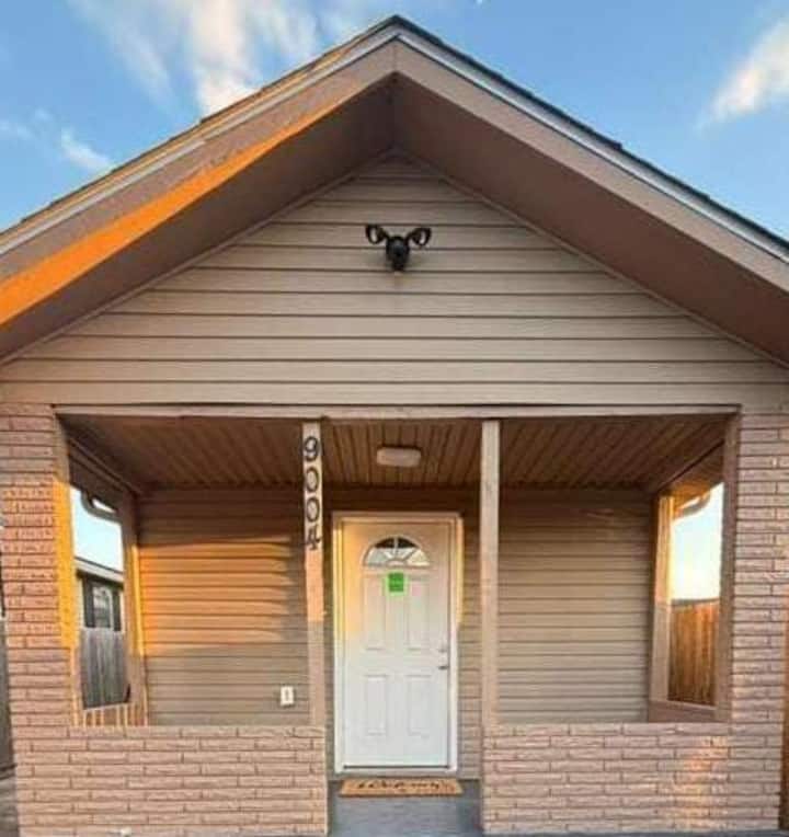 Modern Comfort Home Near New Orleans - Metairie, LA