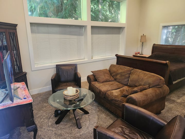 Cabin In Private Area W/ Hot Tub - Bellingham, WA