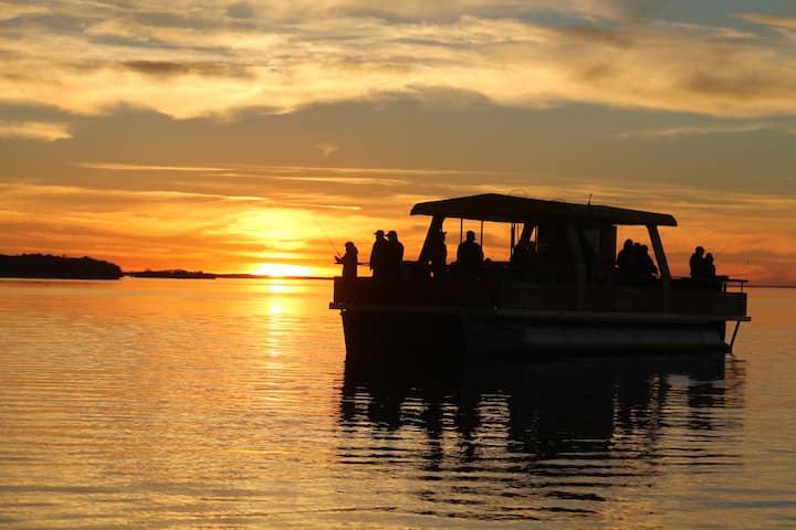 Mcquoid's Inn Hotel Stay - Mille Lacs County