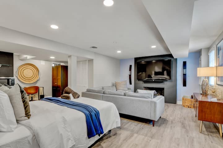 Stately Studio - Washington