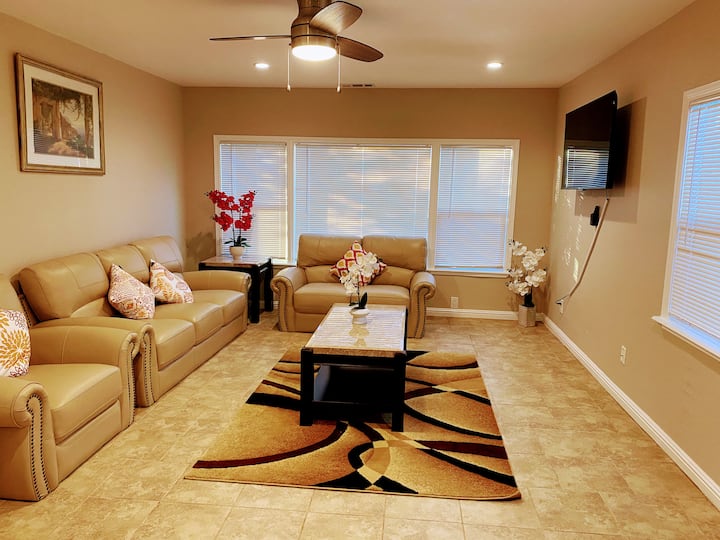 2 Bdrm Minutes To Ucd Med Ctr & Downtown - Sacramento, CA