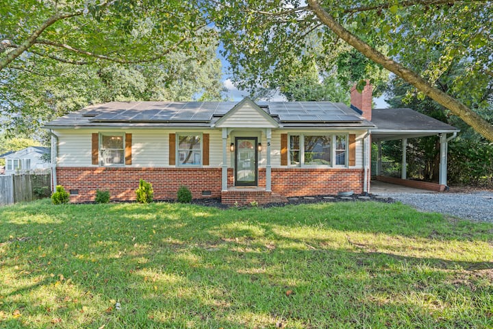 Augusta Road Bungalow In Greenville, Sc - Greenville, SC