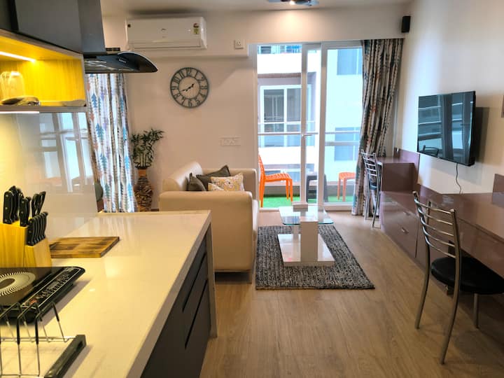 Orraica 201 : Airport | Wifi | Washing Machine - Pune