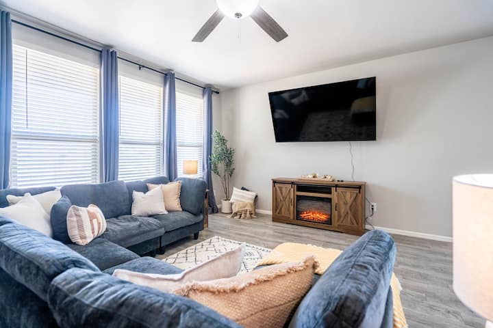 5br 2.5ba Home W/pool Table + Fire Pit - Odessa, TX