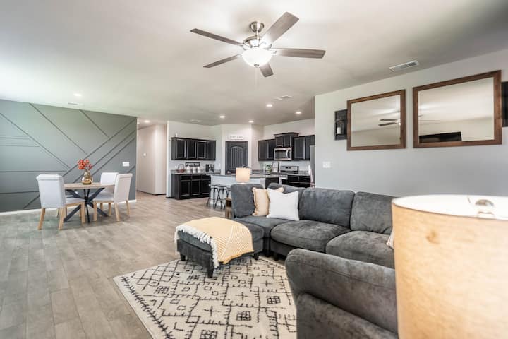 5br Home W/game Room + Pool Table | Pet Friendly - Odessa, TX