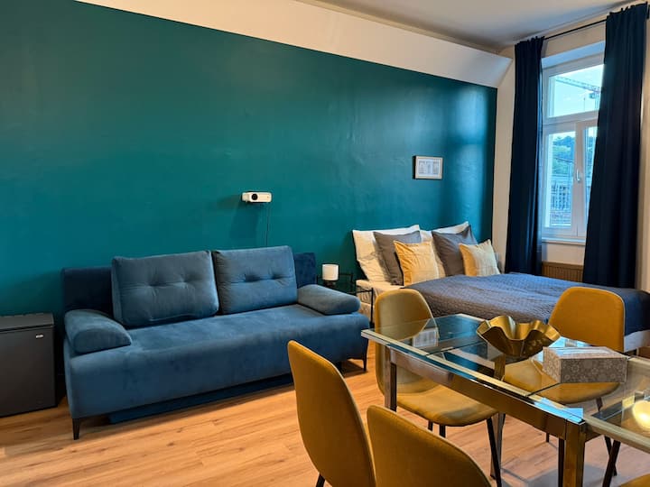 Smichov Mixhouse Apartment With Cinema & Jacuzzi! - Prague