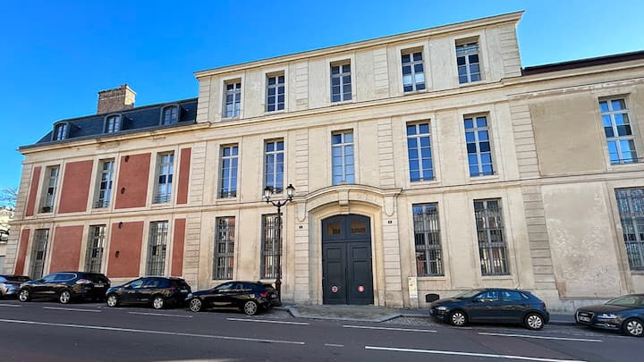 Appartement Face Au Château - Versailles