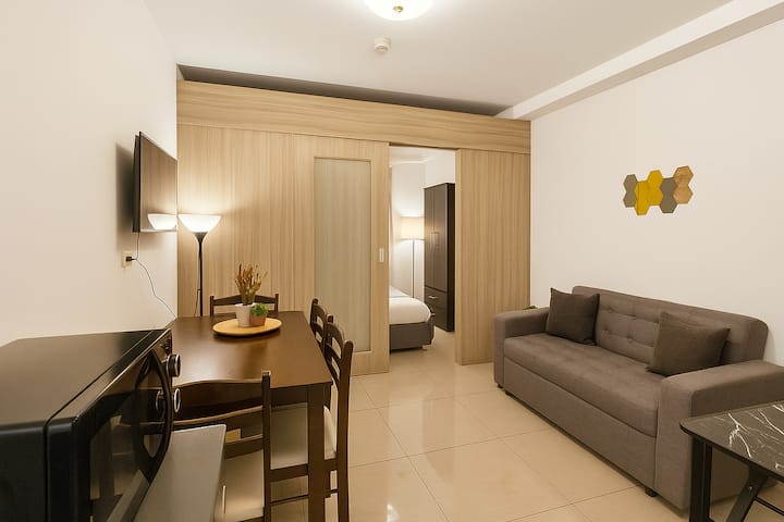 Ma 1br+balcony @ Moa W/ Wifi+netflix+pool+washer - Pasay