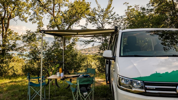 In Camper Nel Campo Di Artemisia - Bardolino