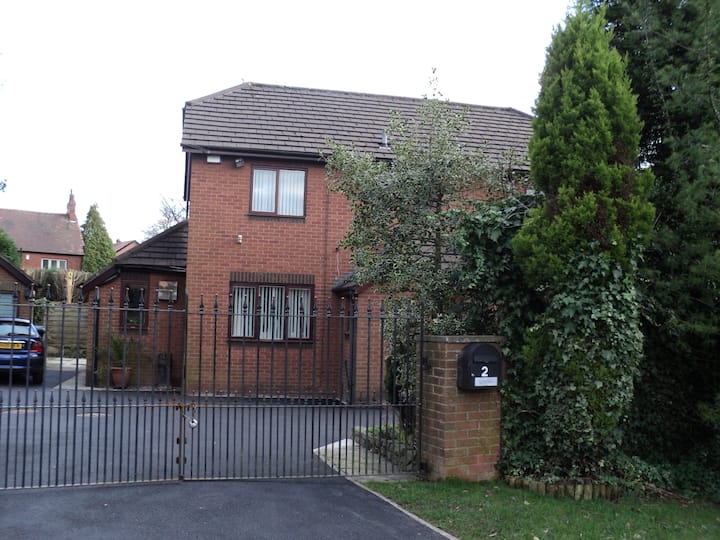 Comfy, Convenient Accommodation - Stockport