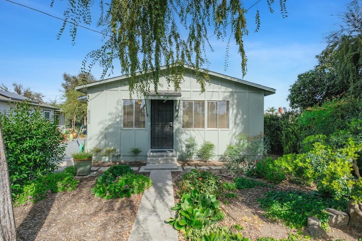 Willow Glen Cottage - Visalia, CA