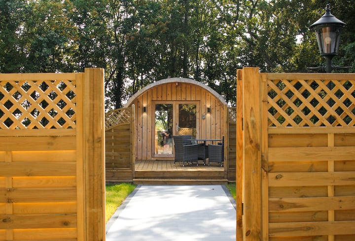 Stansted Airport - Cosy Cabin With Parking - Essex