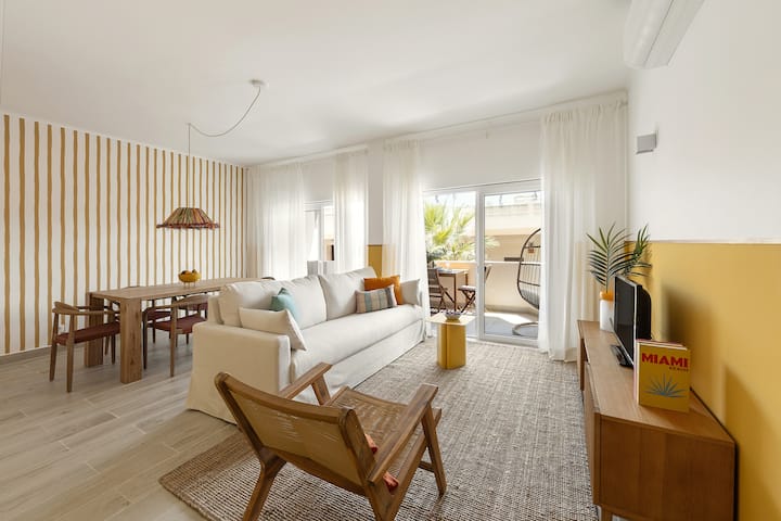 The Sunny Lemon Beach House | Pool| Beach | Lagos - Lagos