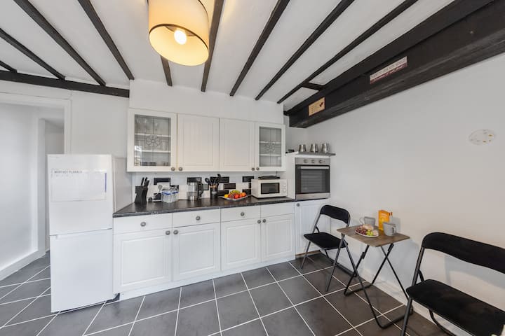 Thorold House  Great 4 Long Stays - Chatham, Kent