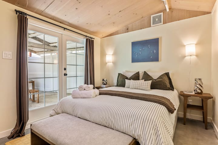 Cozy Guesthouse Near Venice Beach & Marina Del Rey - Los Angeles, CA