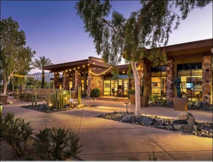 2 Bedroom Luxury Desert Oasis - Palm Desert, CA