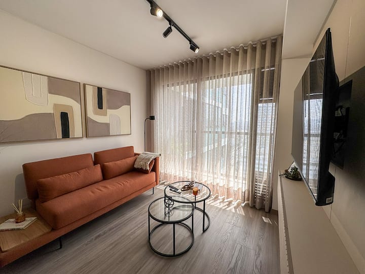 Radiant 2br Apt. In Miraflores @Altohost - Perú
