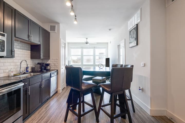 Scenic Views * Penthouse Ambiance Vista Luxe - Austin