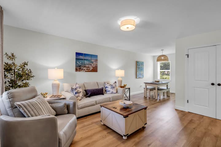 Porter Bloom Pool + Prime Spot - Ocean Springs, MS