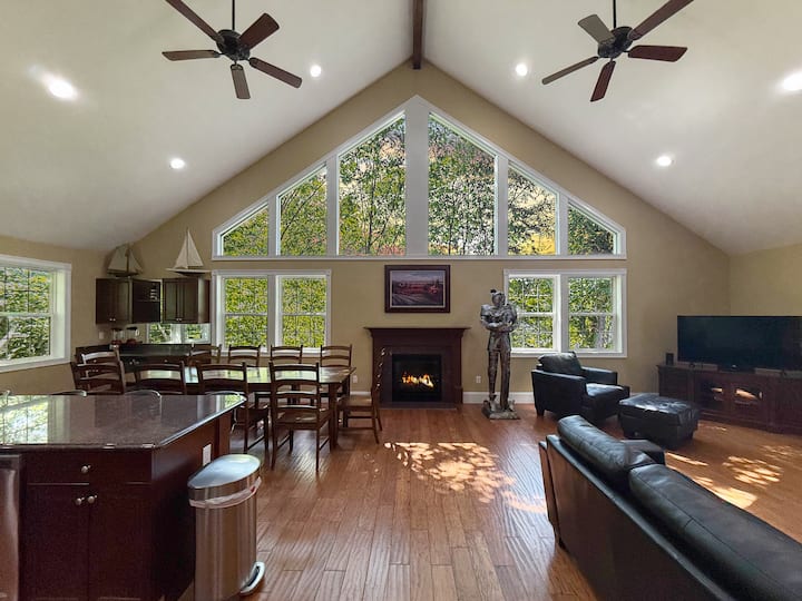 42-1 Locust Lane | Sleeps 21, Pool, Hot Tub, Views - North Conway, NH