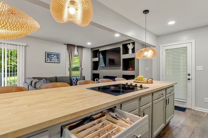 Elegant 5-bedroom Luxury Haven By Deity Villas - Atlanta, GA