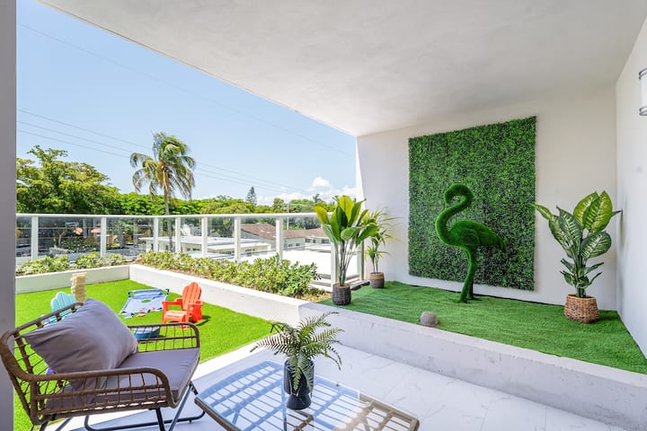 2br In Hollywood|free Parking|pool|balcony - Hallandale Beach, FL