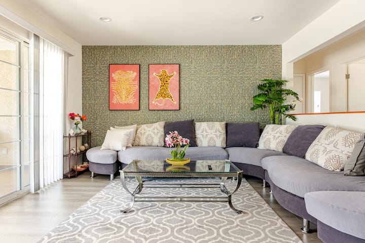 Peaceful Retreat With Private Pool In West Covina - West Covina, CA