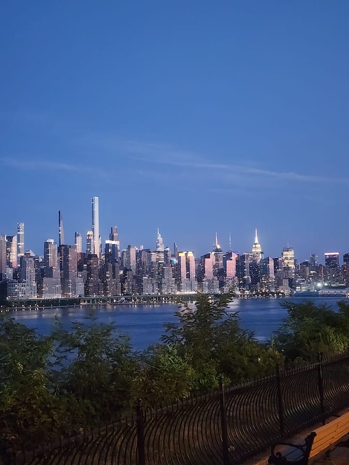 Minutes To Nyc-free Parking-laundry-skyline View -