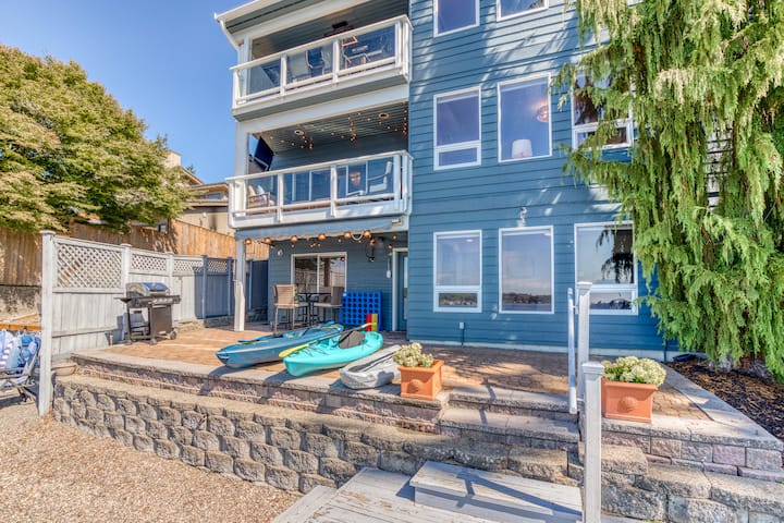 Lakefront Oasis At Lake Stevens Outside Of Seattle - Lake Stevens, WA